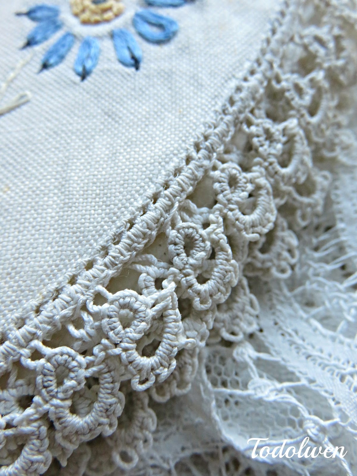 Todolwen: Two Vintage Fabric Doilies ...