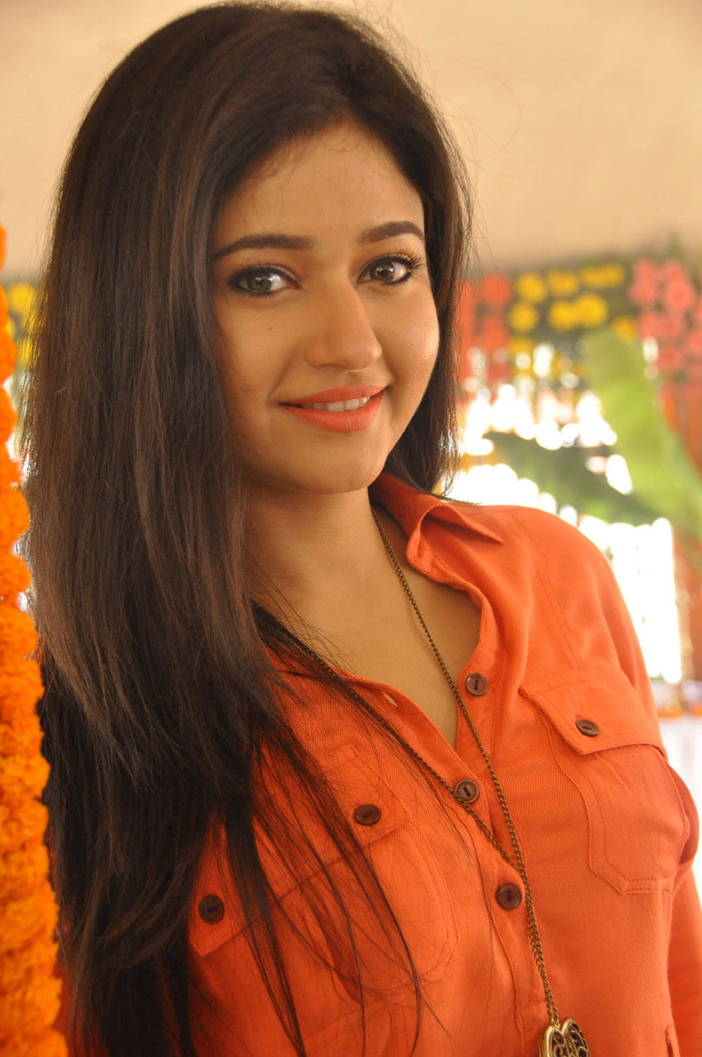 Poonam Bajwa latest gorgeous photos Gallery