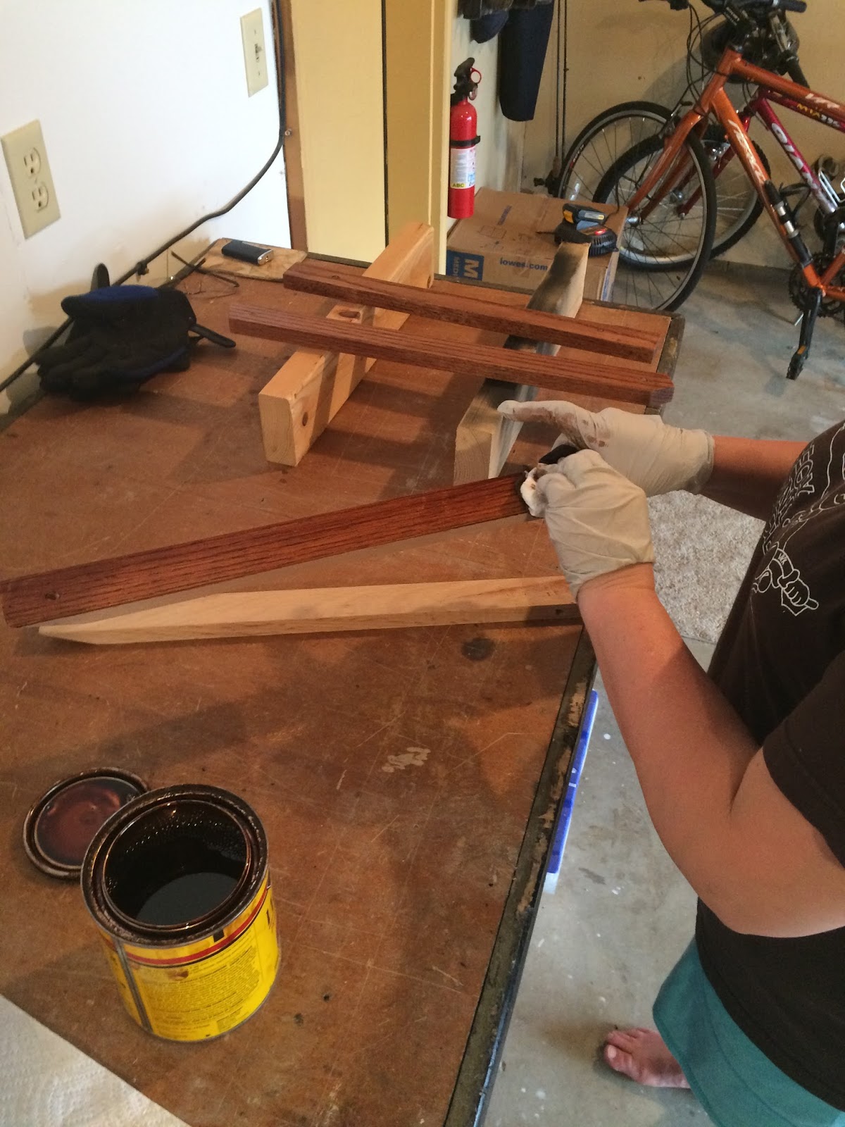ThreeComforts: Diy Wood Display Easel