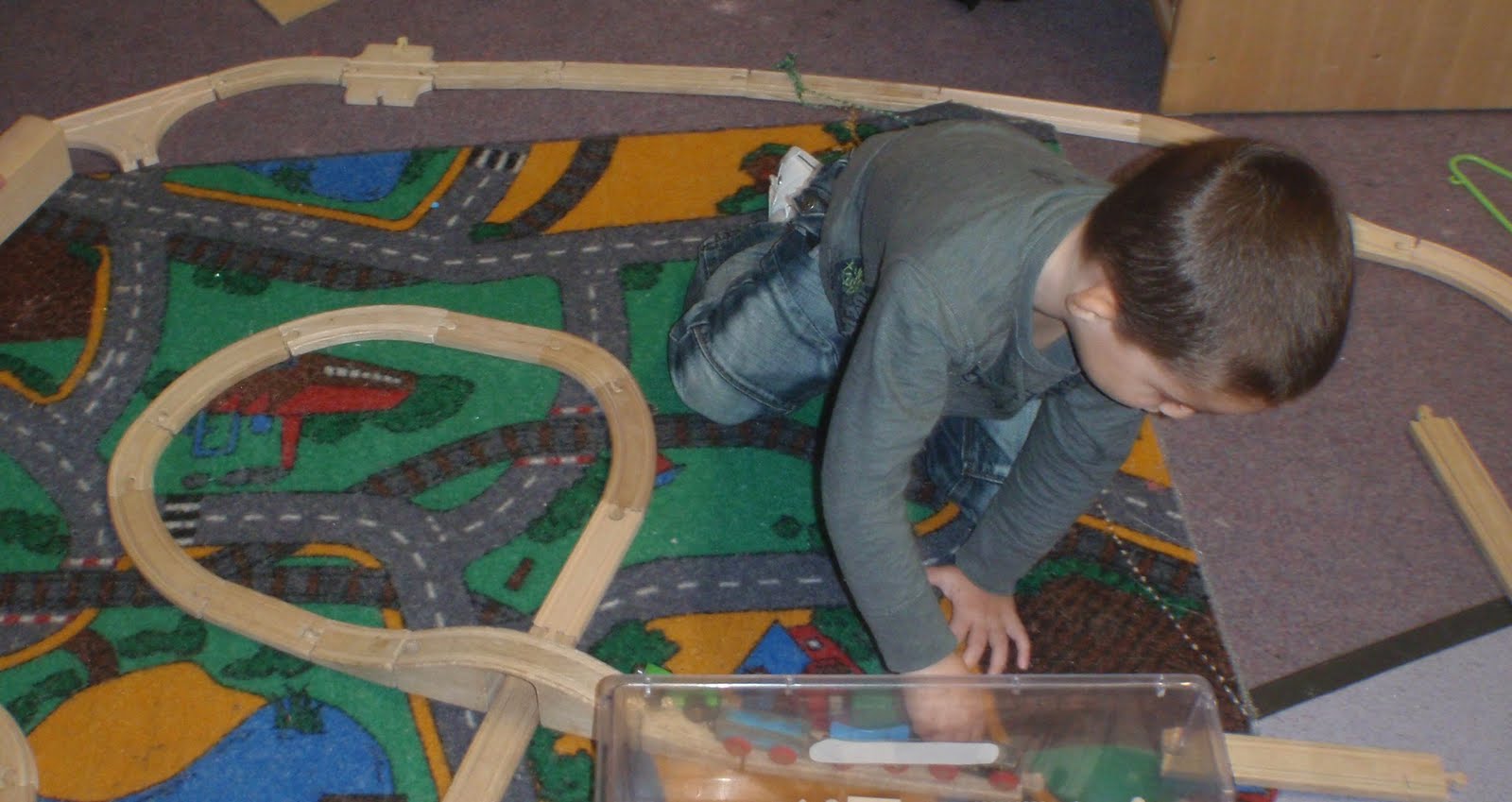 Schemas in Action at Thanet Early Years Project: Staff Training Week ...