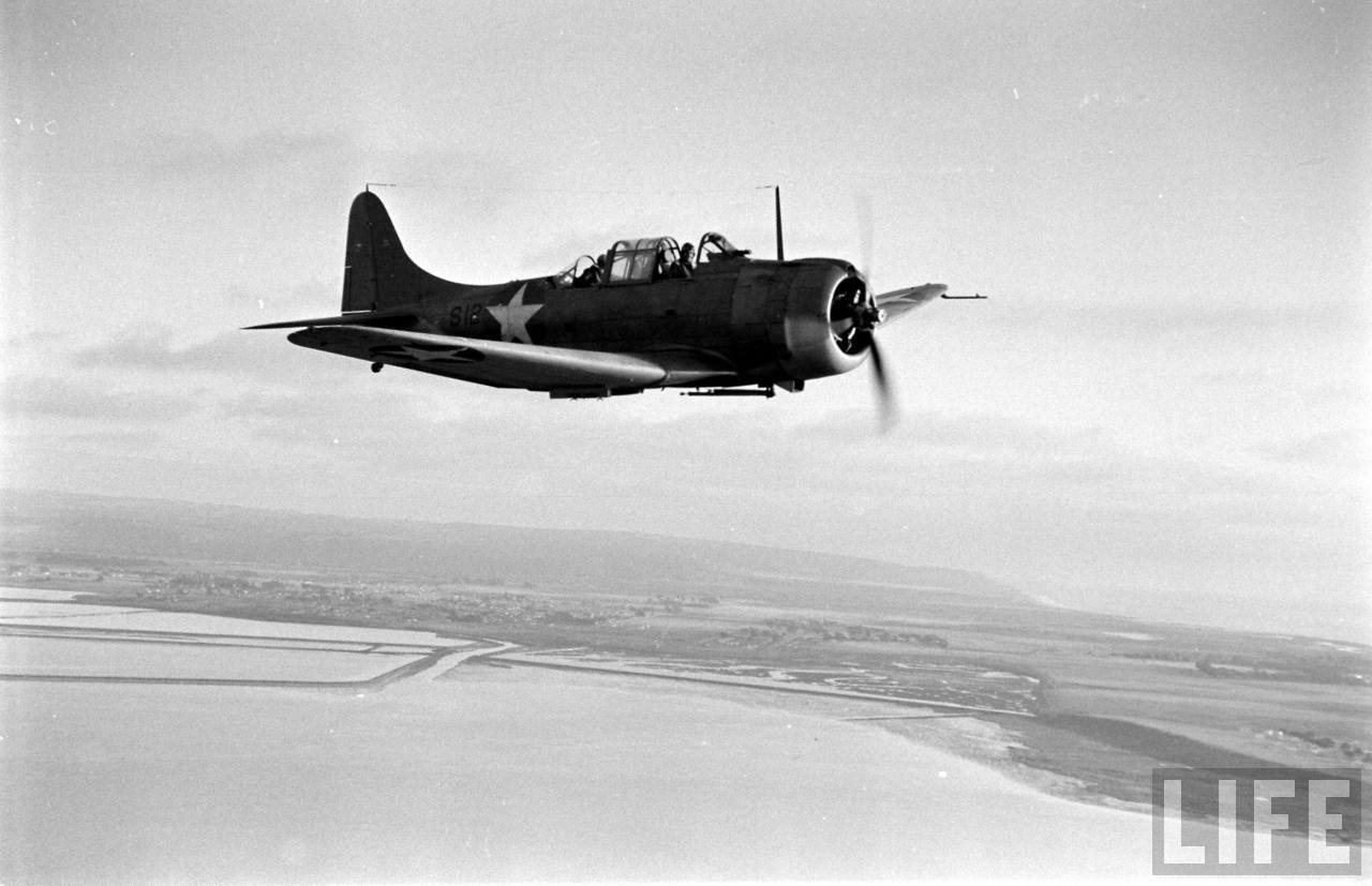 Nostalgia on Wheels: USN Dive Bomber Crew - WWII - LIFE Nov, 2, 1942