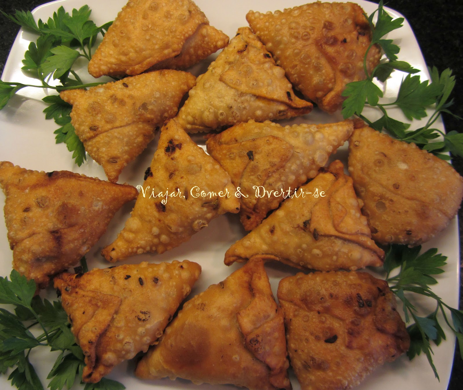 Viajar, Comer & Divertir-se: Chamuças