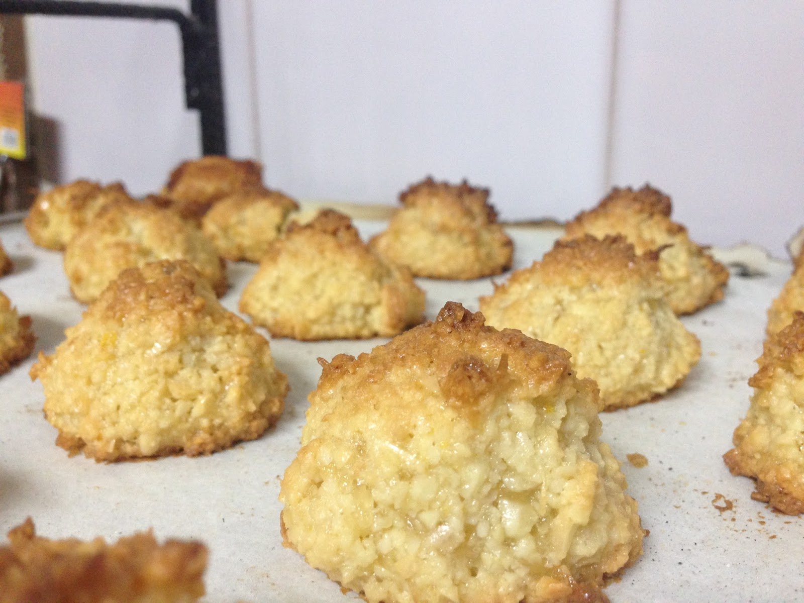The Spanish Cookery: ALMOND COOKIES = ALMENDRADOS