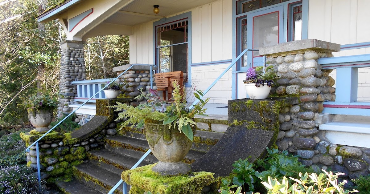 Flitzy Phoebie: Emel House at Scenic Beach