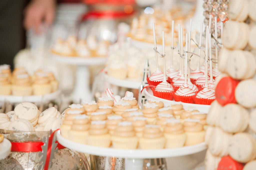 cocoa & fig: Holiday Dessert Table