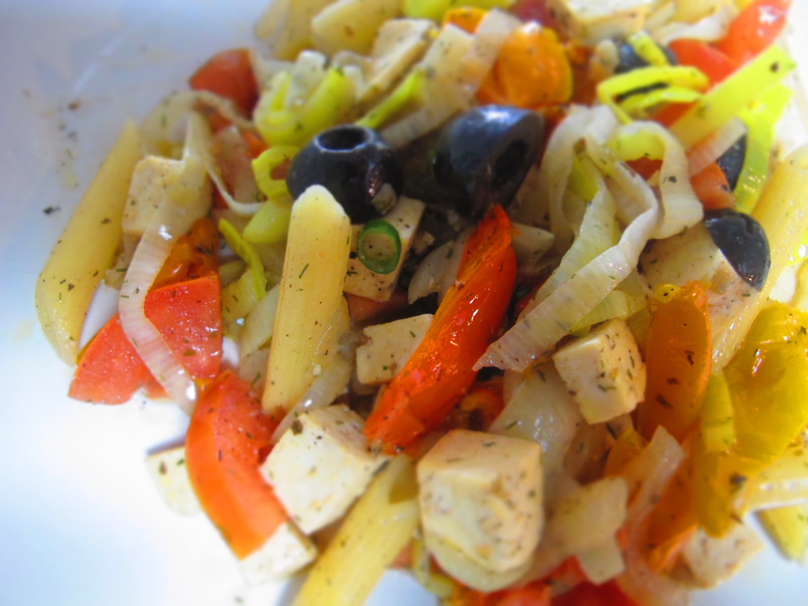 La Flexitarienne: Salade de pâtes & tofu à la méditerranéenne