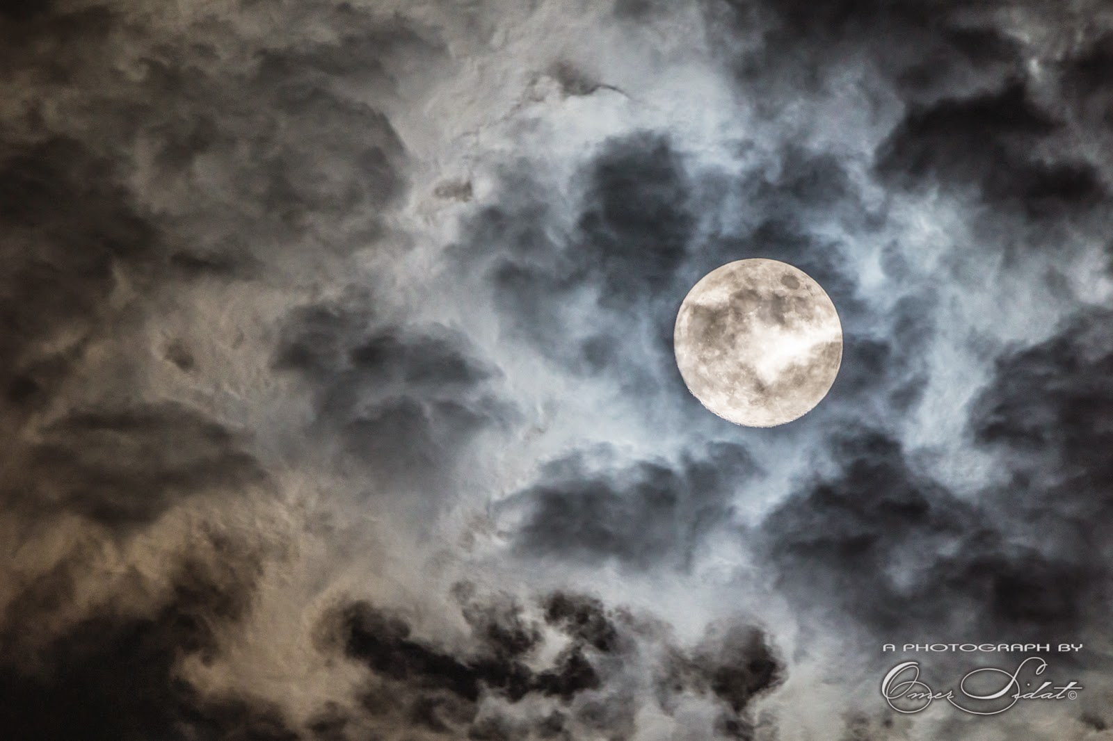 Astronomy Pictures from Pakistan: Moon through the clouds ~ Irtiqa