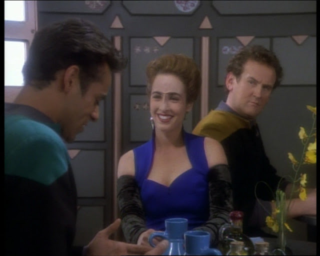 Ray Hardgrit's Sci-Fi Adventures: Star Trek: Deep Space Nine 1-07: Q-Less