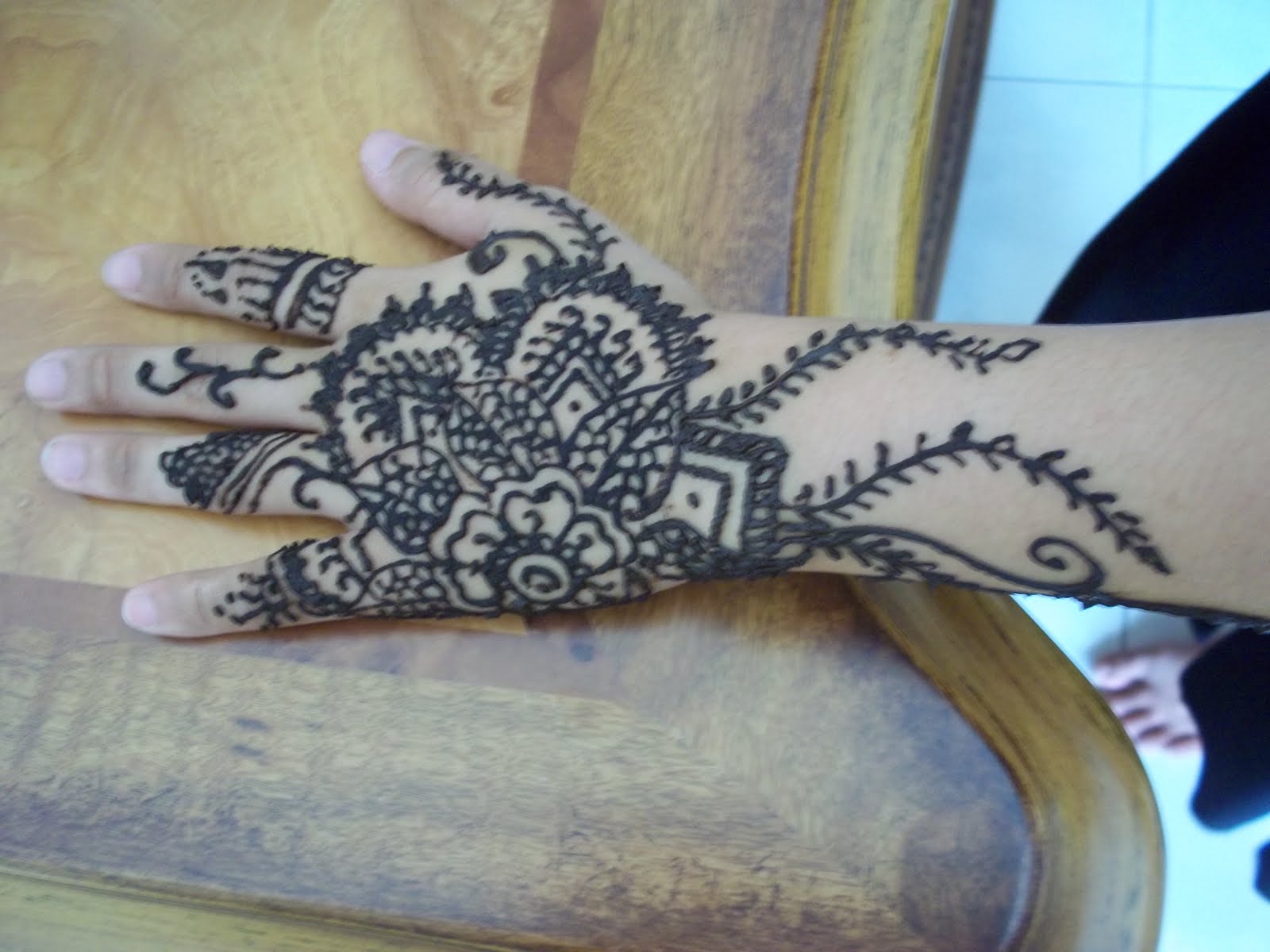 Country Cottage Arts: I Learnt Mehendi/Henna Hand Painting
