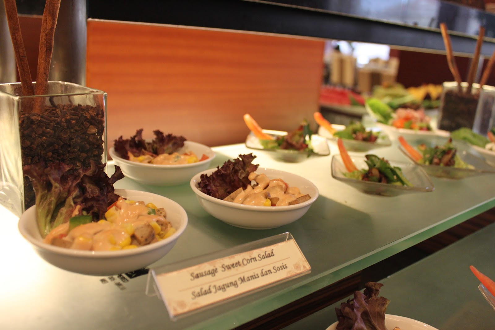 The Cafe Java Paragon: Buffet Lunch - et l'amour