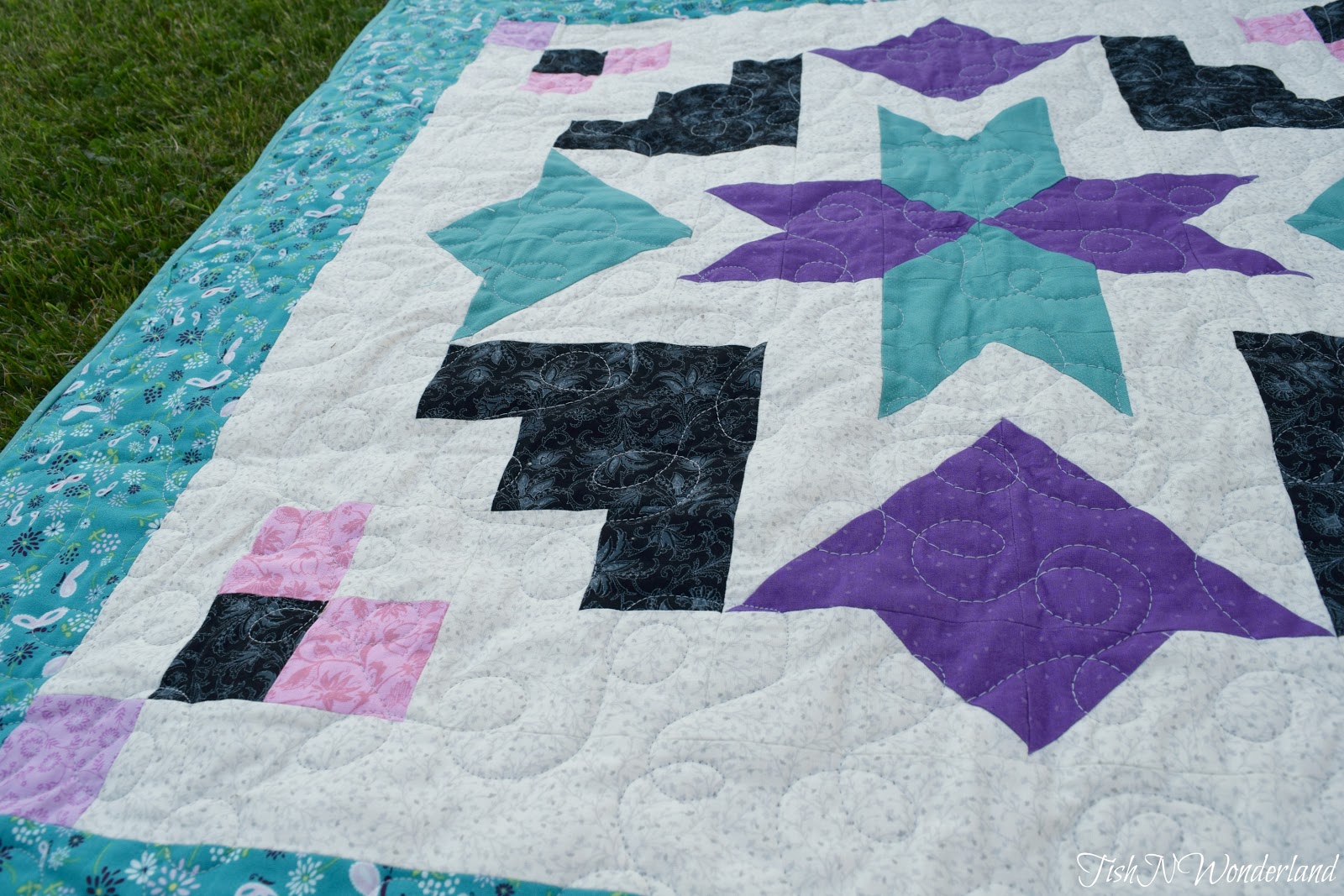 Tish's Adventures in Wonderland: TGIFF--Star Blossom Baby Quilt