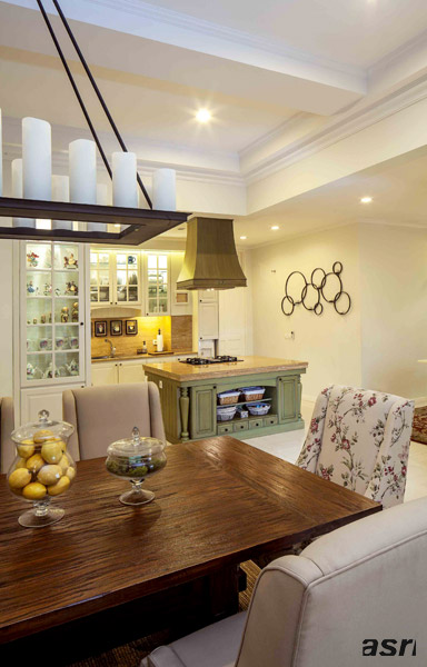 The Warmth Of A Classic European-Style Dining Room - Just Another Home ...