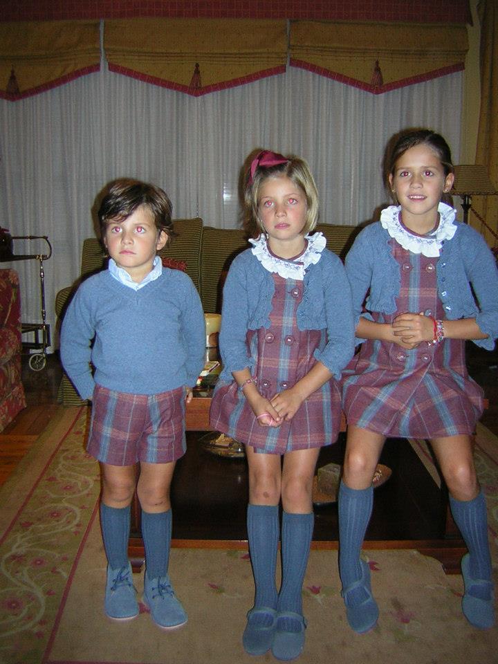 Vistiendo a tres.: Zapatito Blanco, Zapatito Azul...