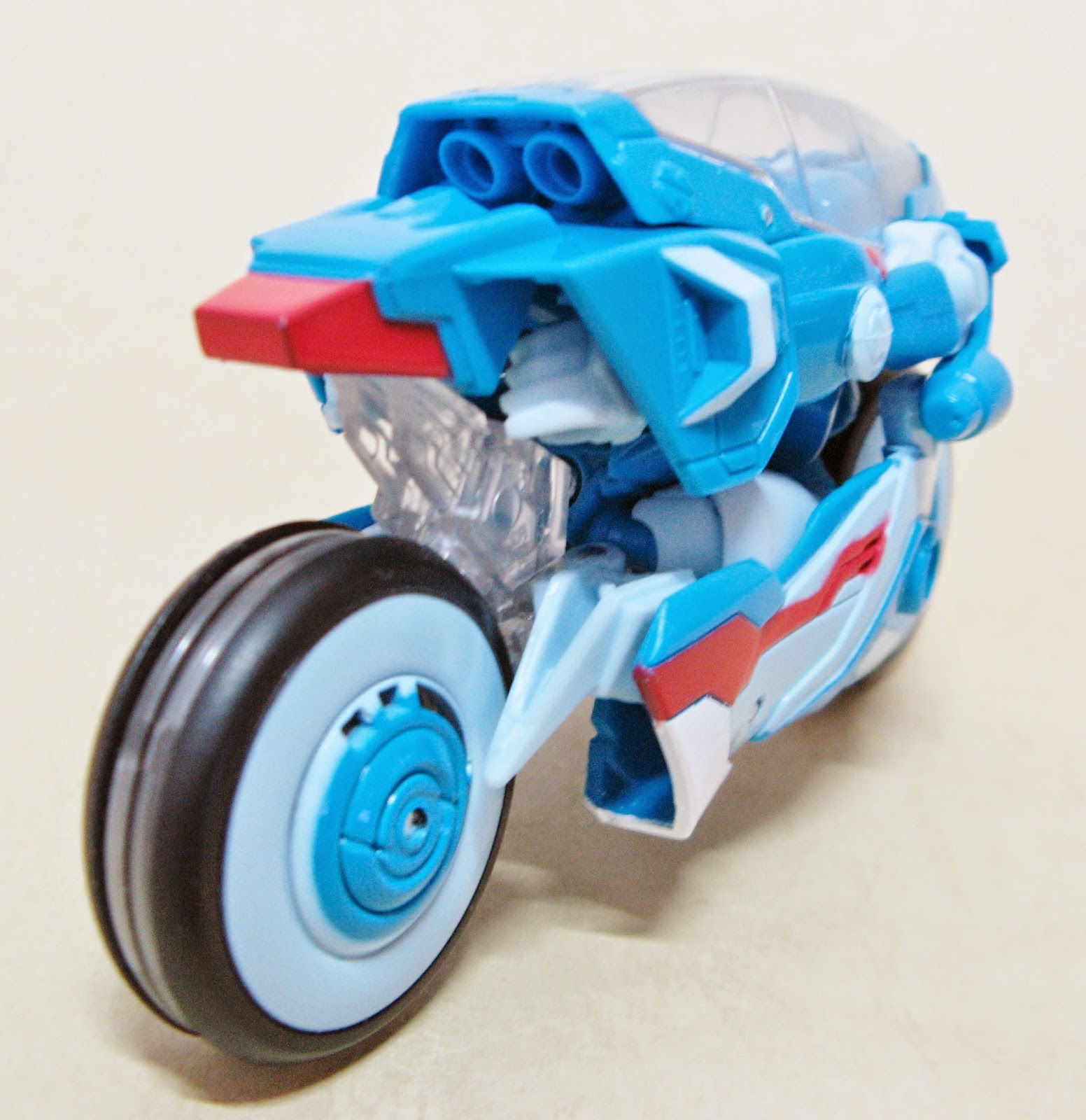 TRANSFORMERS : Generations Deluxe class CHROMIA(IDW) 變形金剛世代系列 豪華級哥諾美亞