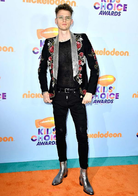 Celebrity Heights | How Tall Are Celebrities? Heights of Celebrities ...