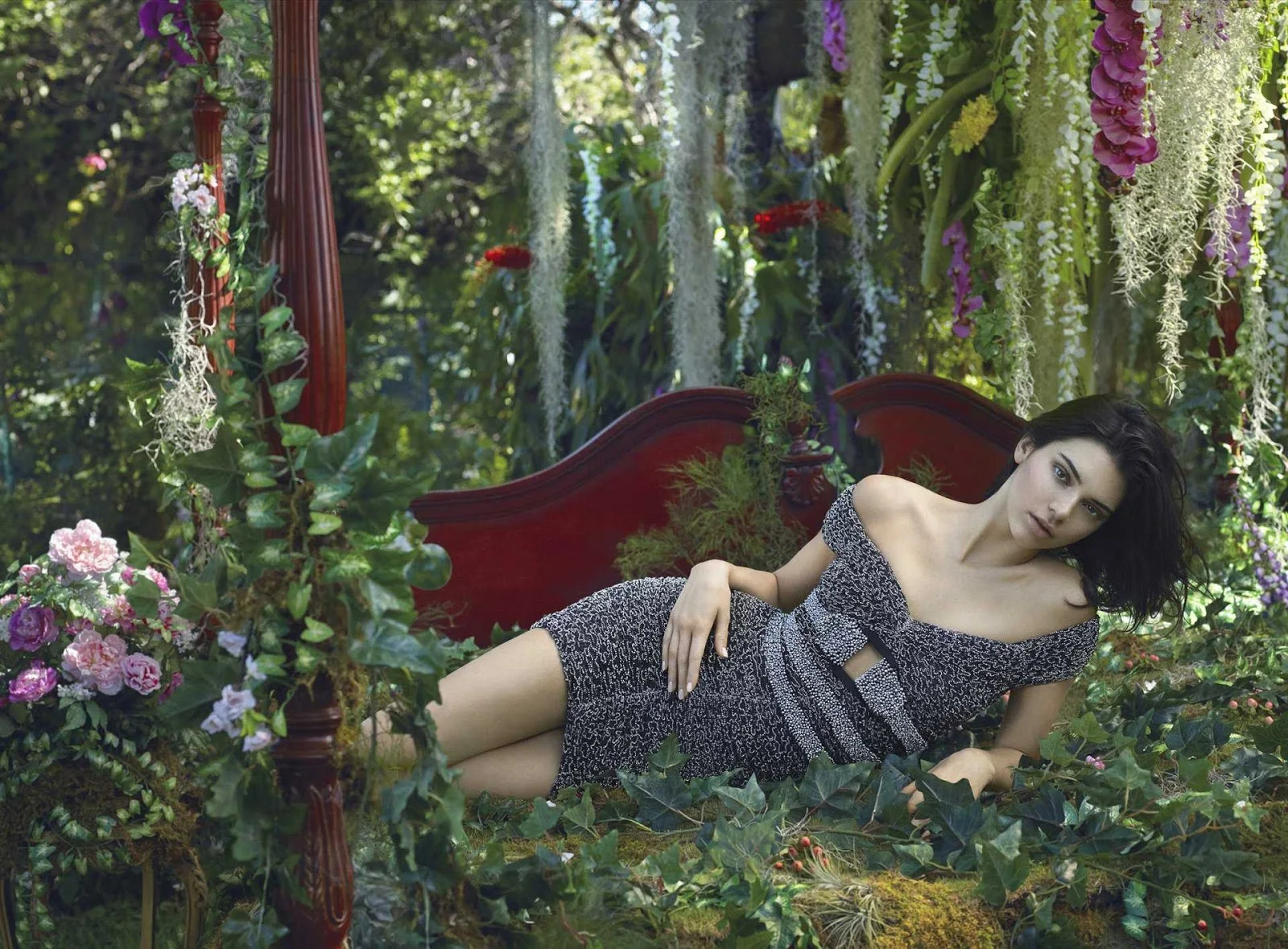 Kendall Jenner is a seductress for La Perla's Fall/Winter 2017 Campaign