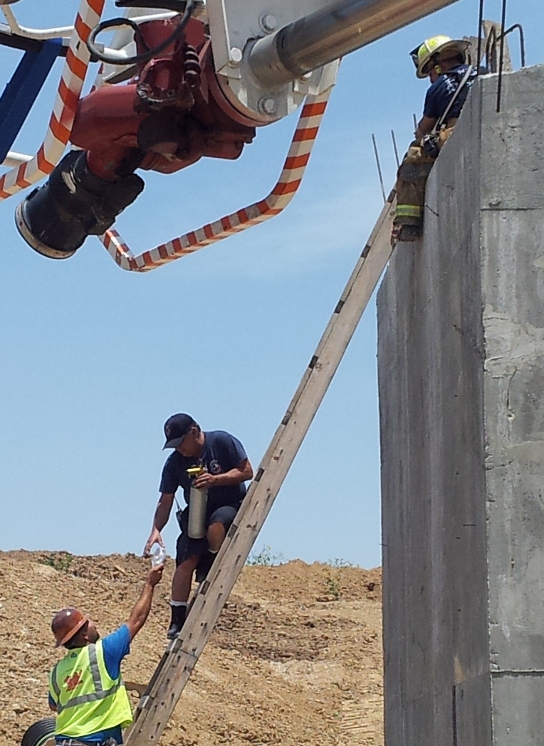 Von Ormy Star: JARRET AND SOMERSET FIRE DEPTS PERFORM HIGH ANGLE RESCUE