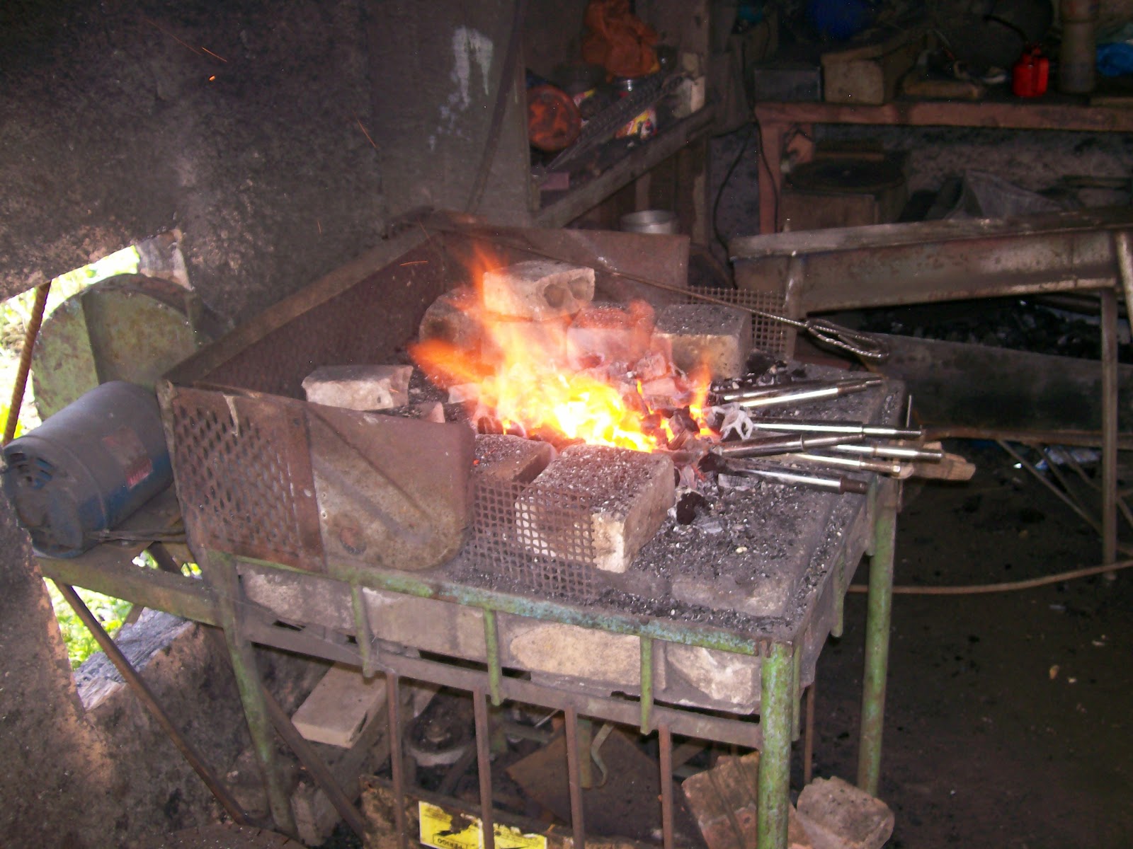 ferramentas sobral: forja a carvão