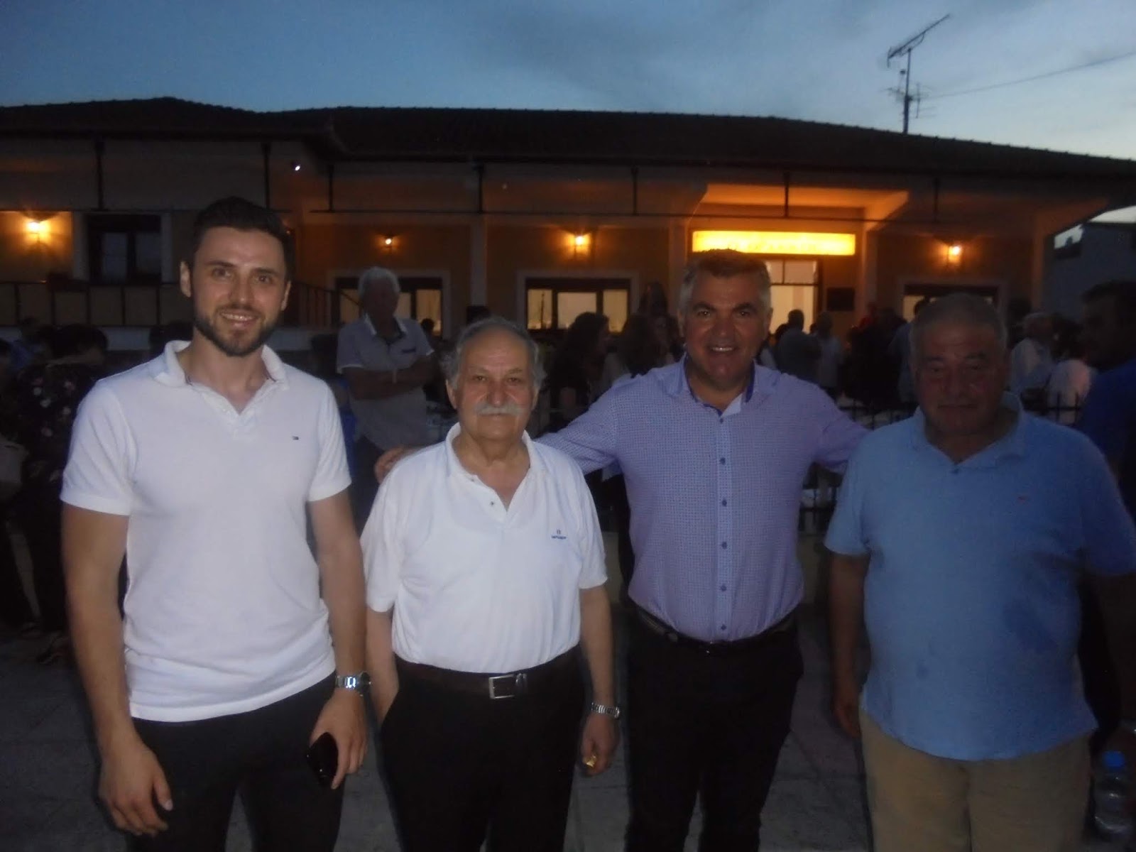 ΛΕΥΤΕΡΙΑ: ΠΛΗΘΟΣ ΚΟΣΜΟΥ ΣΤΑ ΑΠΟΚΑΛΥΠΤΗΡΙΑ ΤΗΣ ΠΡΟΤΟΜΗΣ ΤΟΥ ΜΗΤΡΟΠΟΛΙΤΗ ...