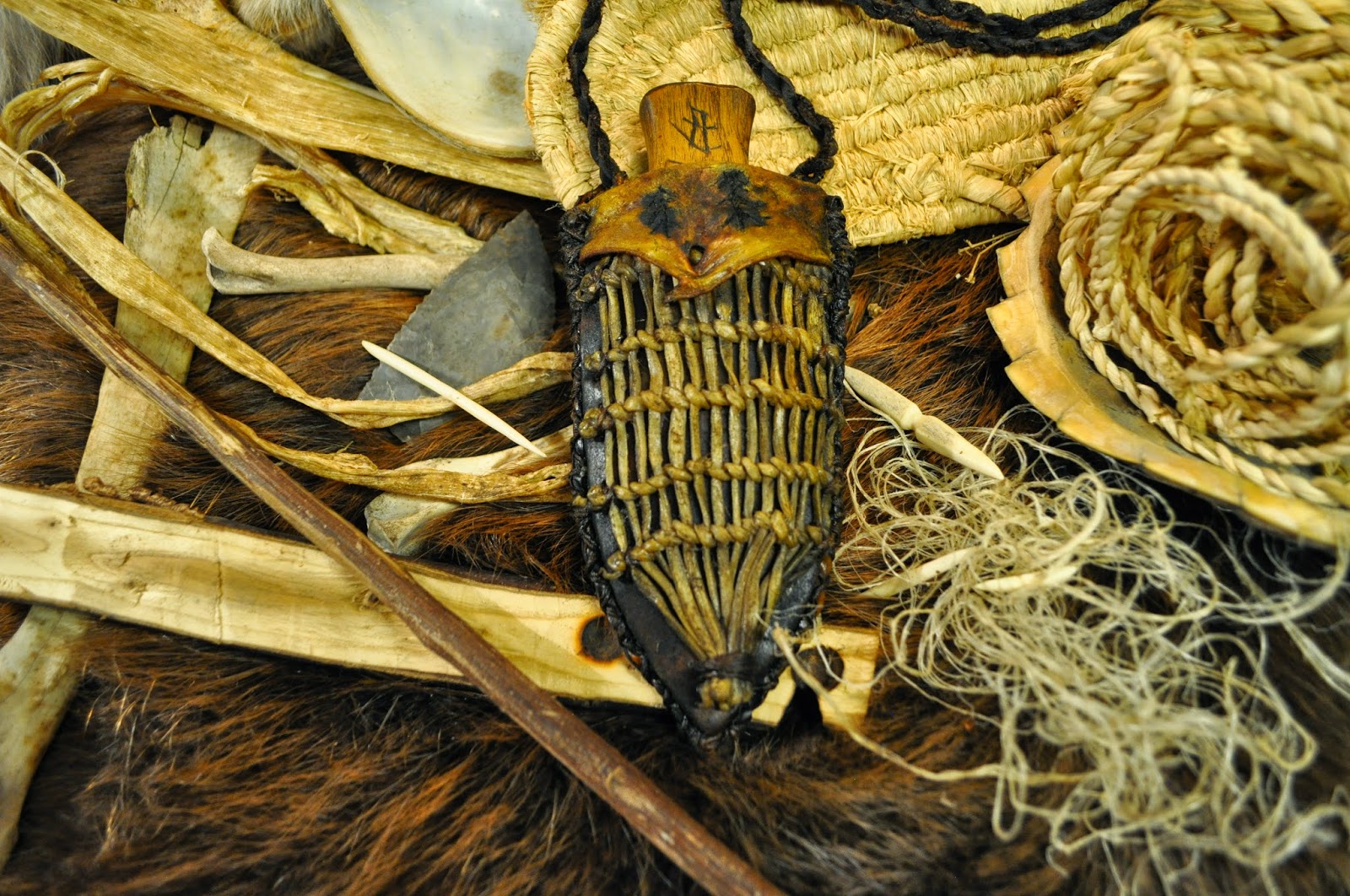 Skab Leatherworks: Another take on an Otzi inspired sheath, with a MP ...