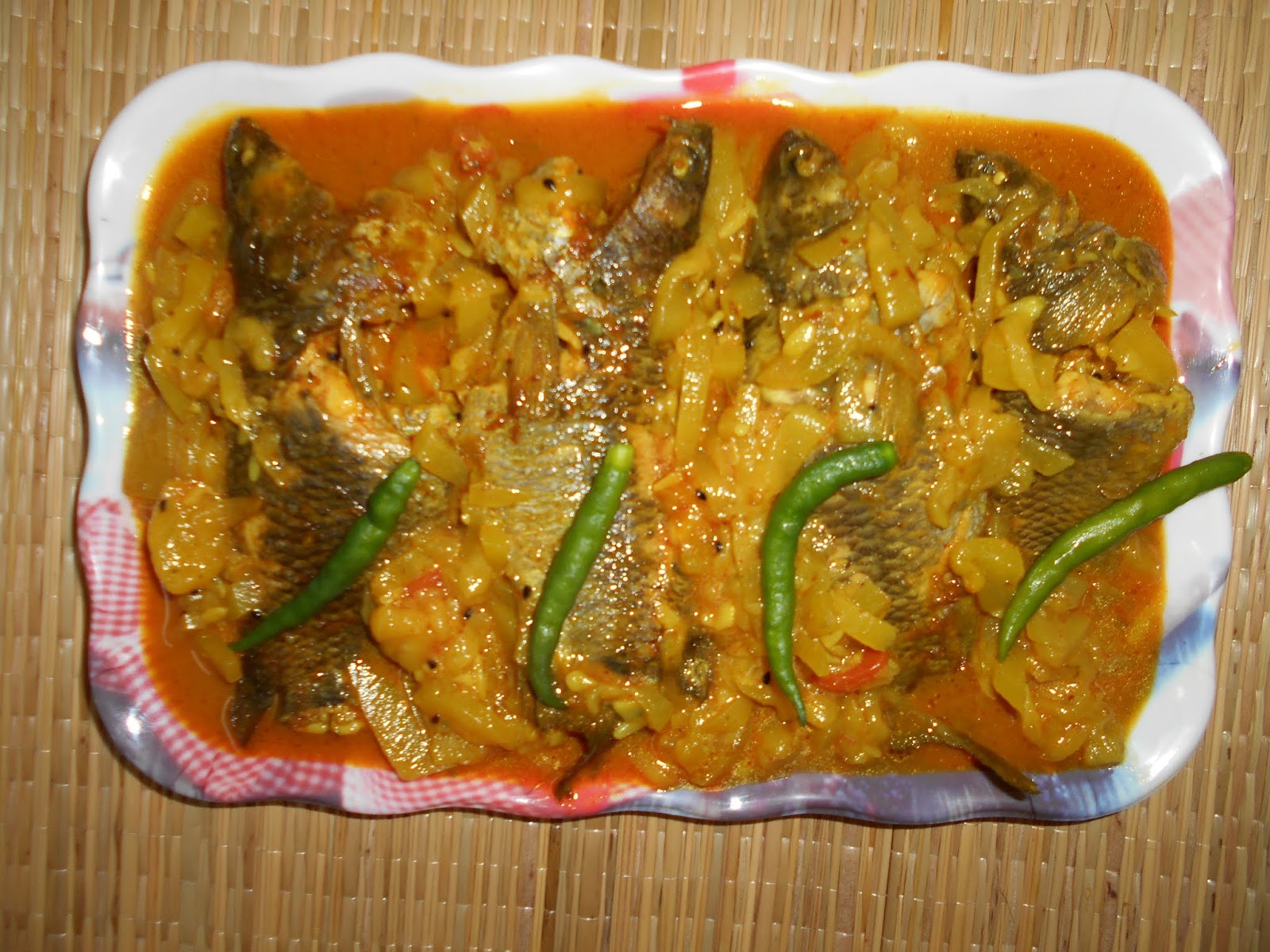 Paramita's Kitchen: Lau Diye Koi Mach / Koi Fish With Bottle Gourd ...