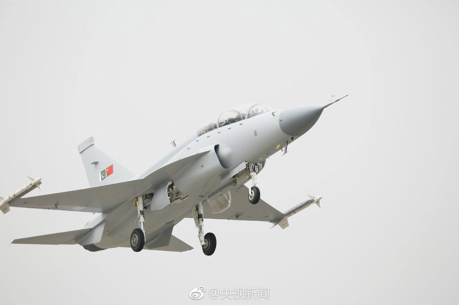 AAG_th บันทึกประจำวัน: เครื่องบินขับไล่ JF-17B/FC-1B รุ่นสองที่นั่งจีน ...