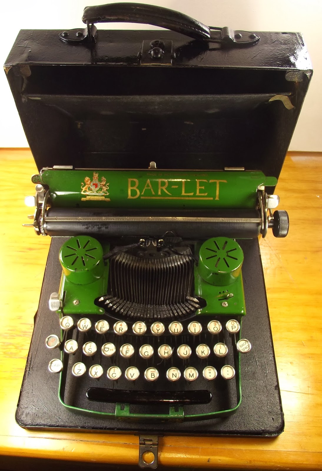 oz.Typewriter: Bar-Let Portable Typewriter (1934): My New 8lb Green Baby