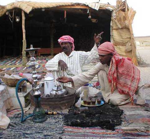 granelli di sabbia: i beduini