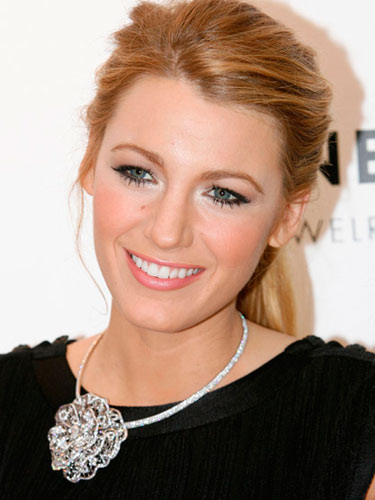 a Chic Life: GET THE LOOK! Blake Lively and her flawless skin