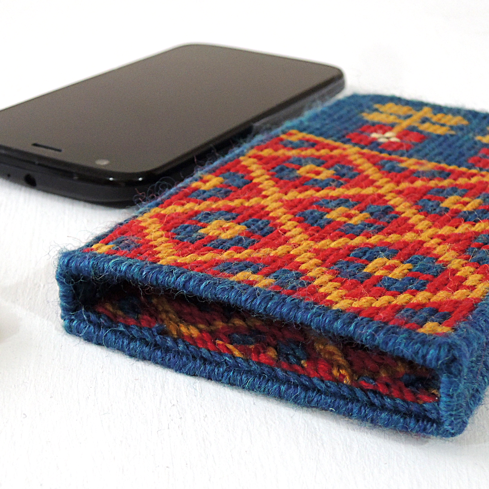 DIY: Plastic Canvas Phone Pouch | Sewing with Bobbin and Fred