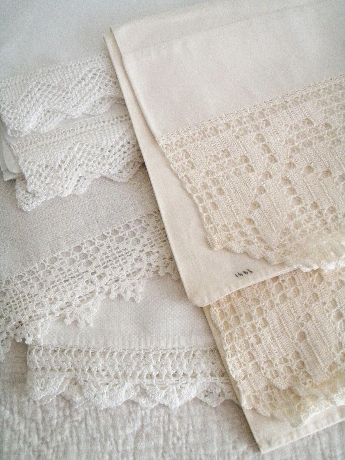 Cabin & Cottage : The Latest Luscious Linens