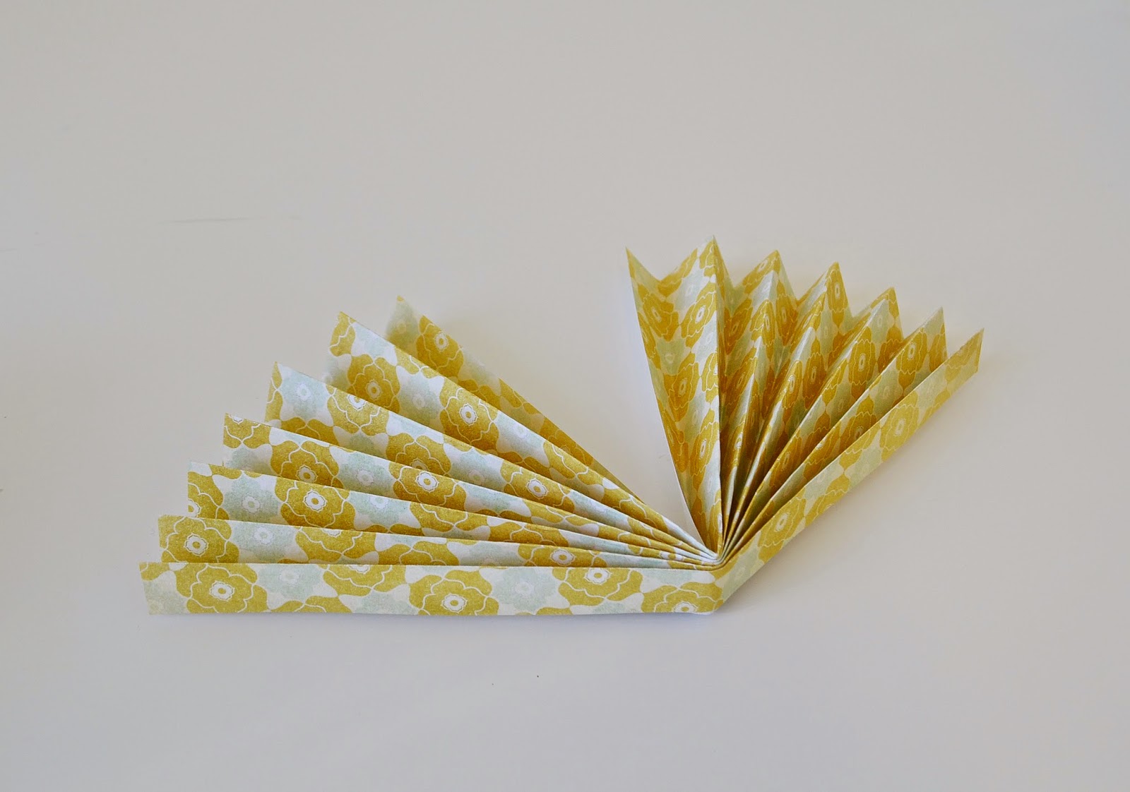 Funky Junk: DIY Paper Fans