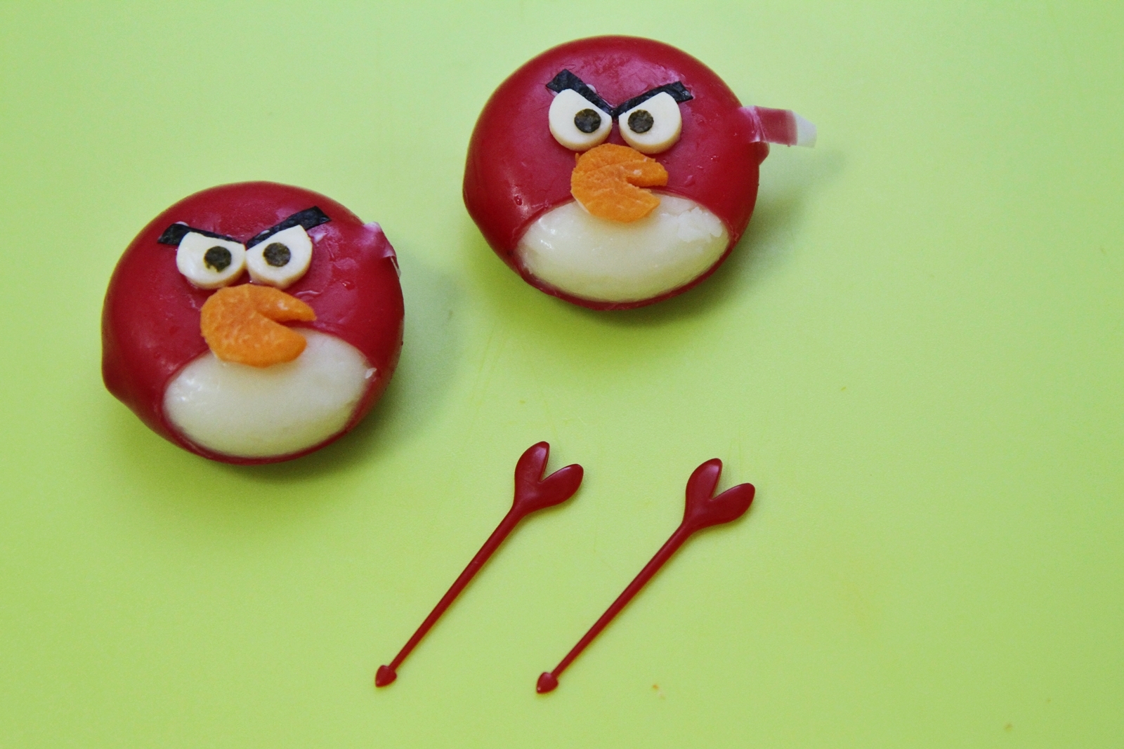 NömNöm in a Box: Nöm #100- Angry Bird babybel cheese (02Apr-12)