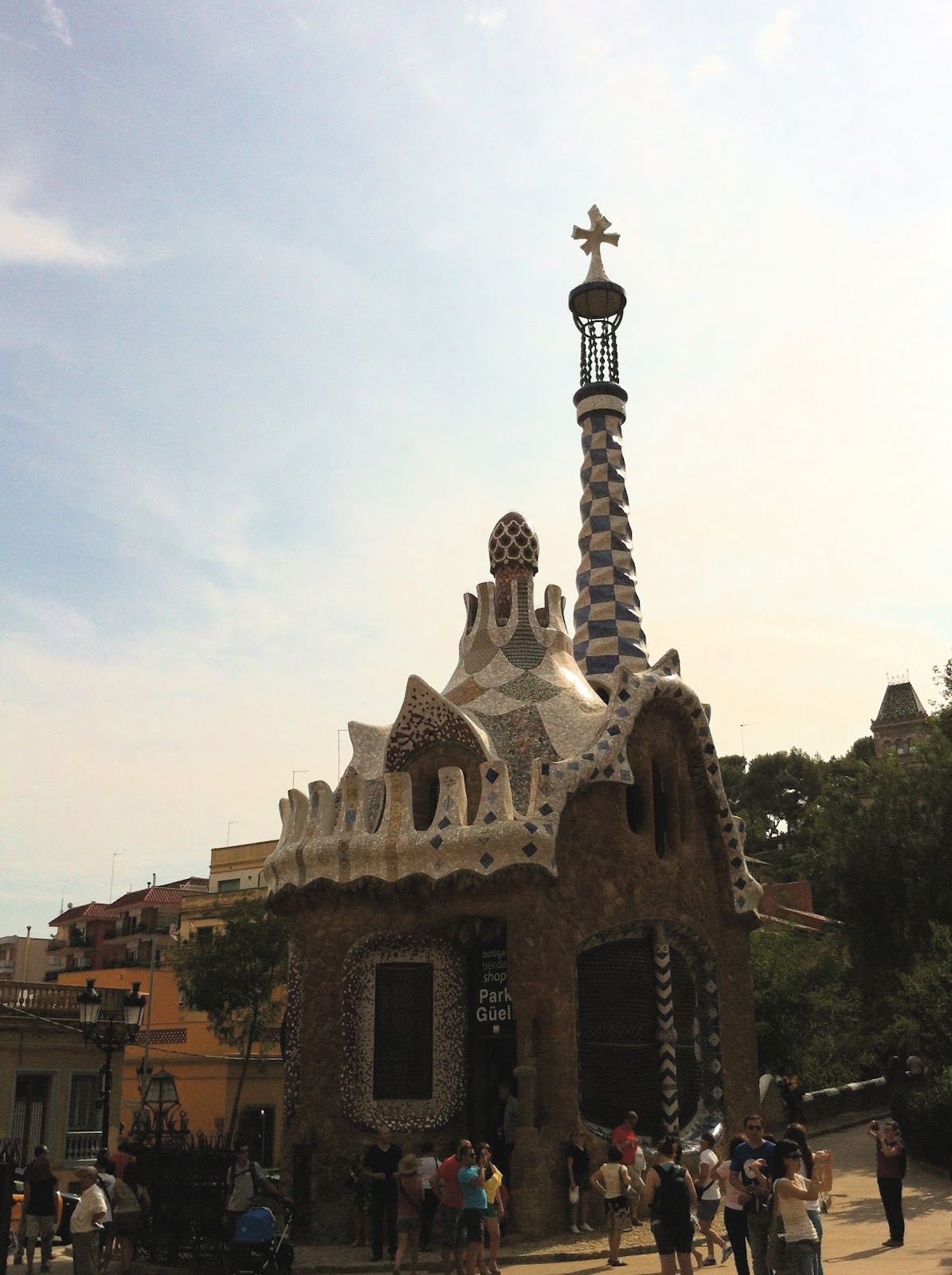 wacky tacky: Say Howdy to Gaudi!