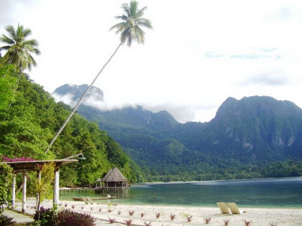 Indonesia Latuconsina: Pantai Ora - Surga Dunia di Maluku