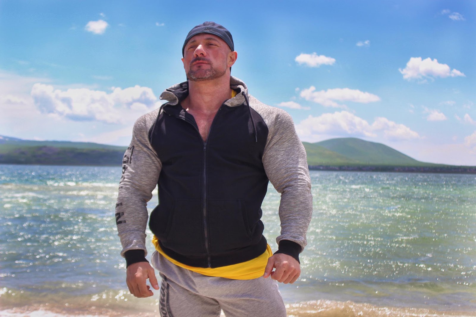 Muscle Lover: Bodybuilders with their clothes on (3)