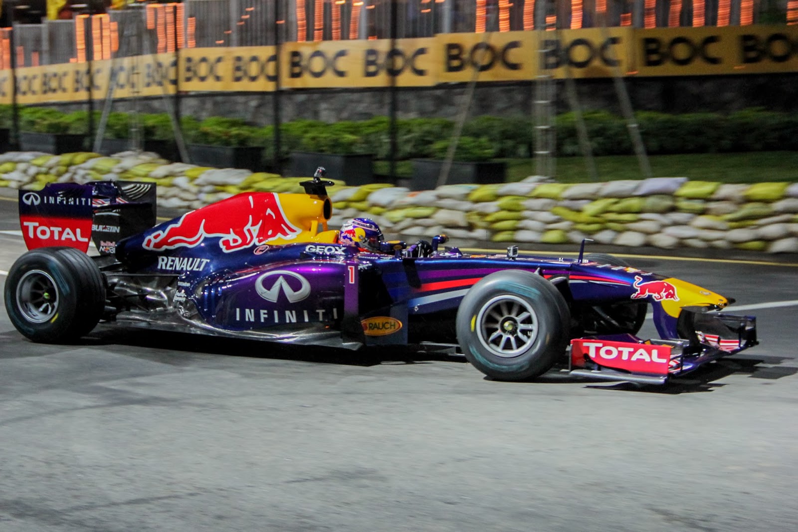 AutosLanka.com: Colombo Night Races 2013 at Colombo Fort Sri Lanka, Red ...