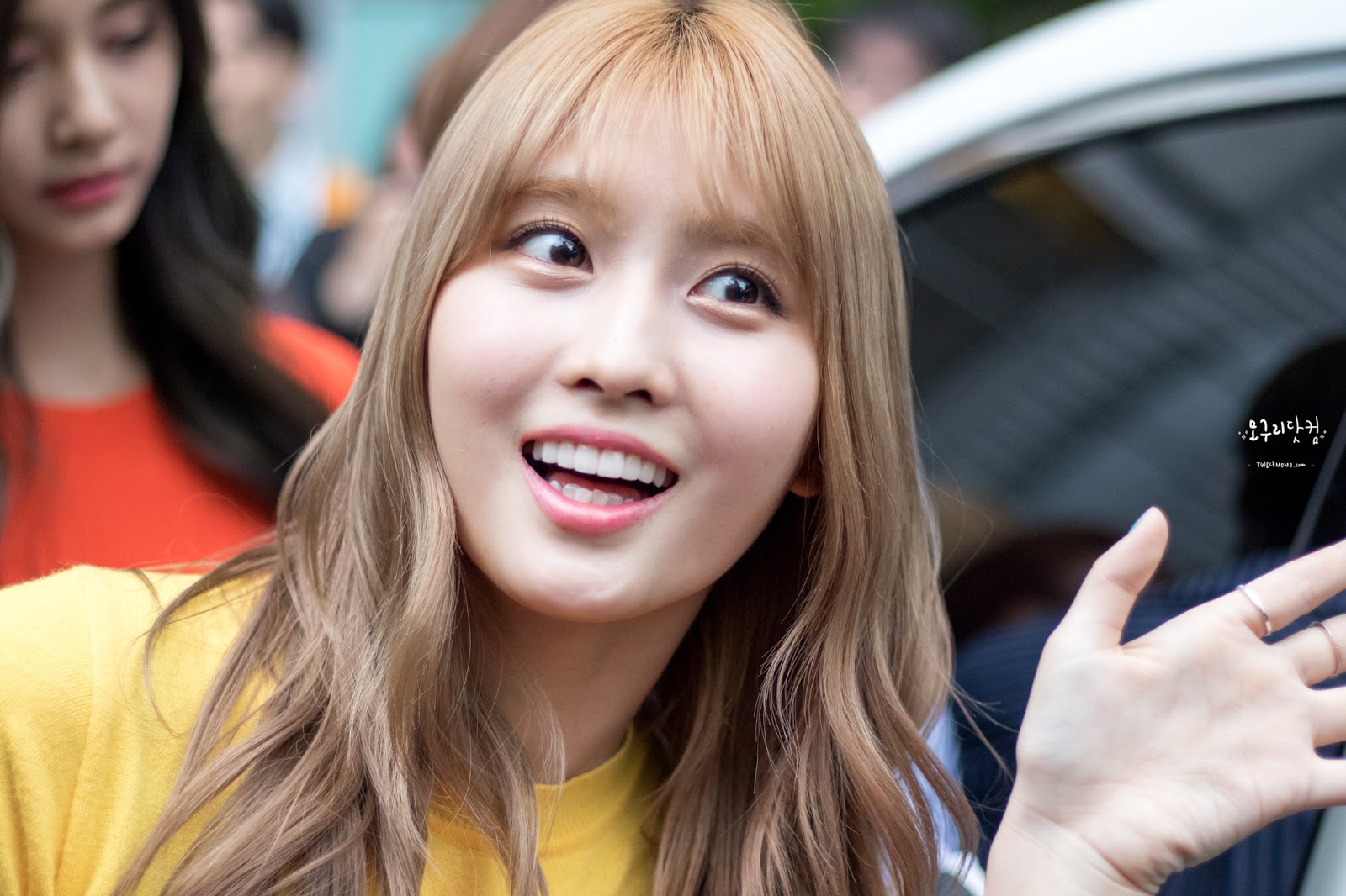 Joe's Twice Photo Blog: Momo, Dahyun, jeongyeon. weekly idol filming day