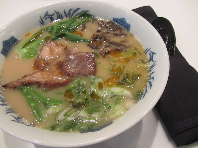 Chicago: Slurping Turtle