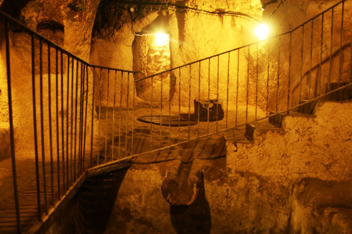 Incredible Photographs Inside Derinkuyu, an Ancient Multi-Level ...