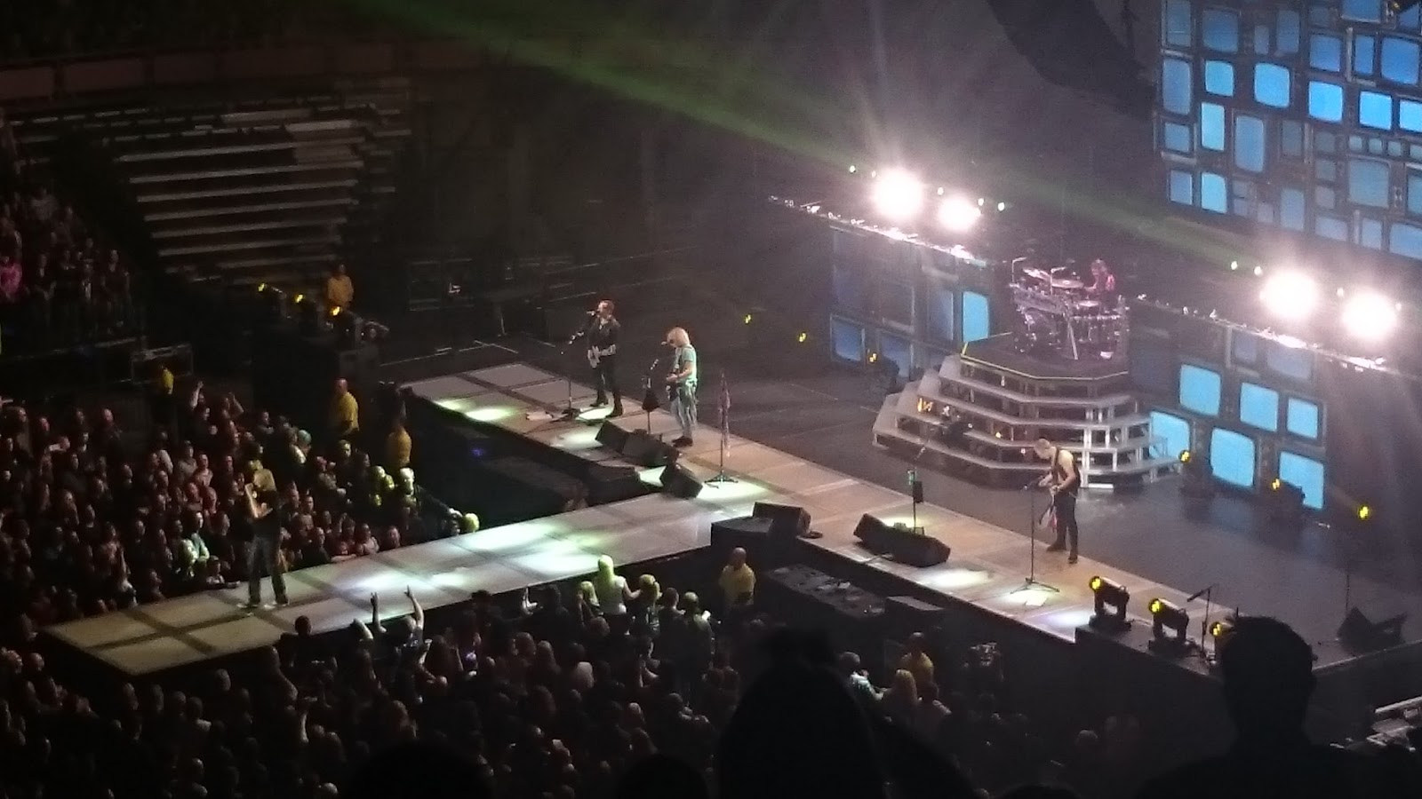 Raging Canuck: Rise up, gather 'round: Def Leppard Live