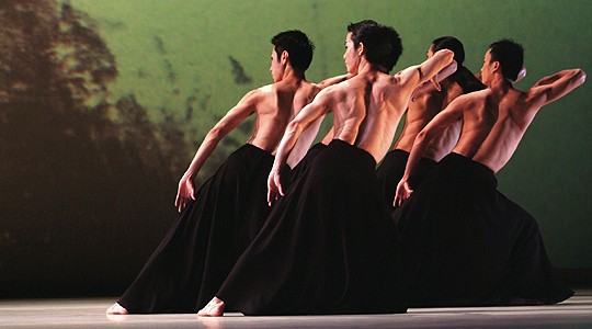 El arte de la fuga. Blog de Federico Zertuche: Cloud Gate Dance Theatre ...