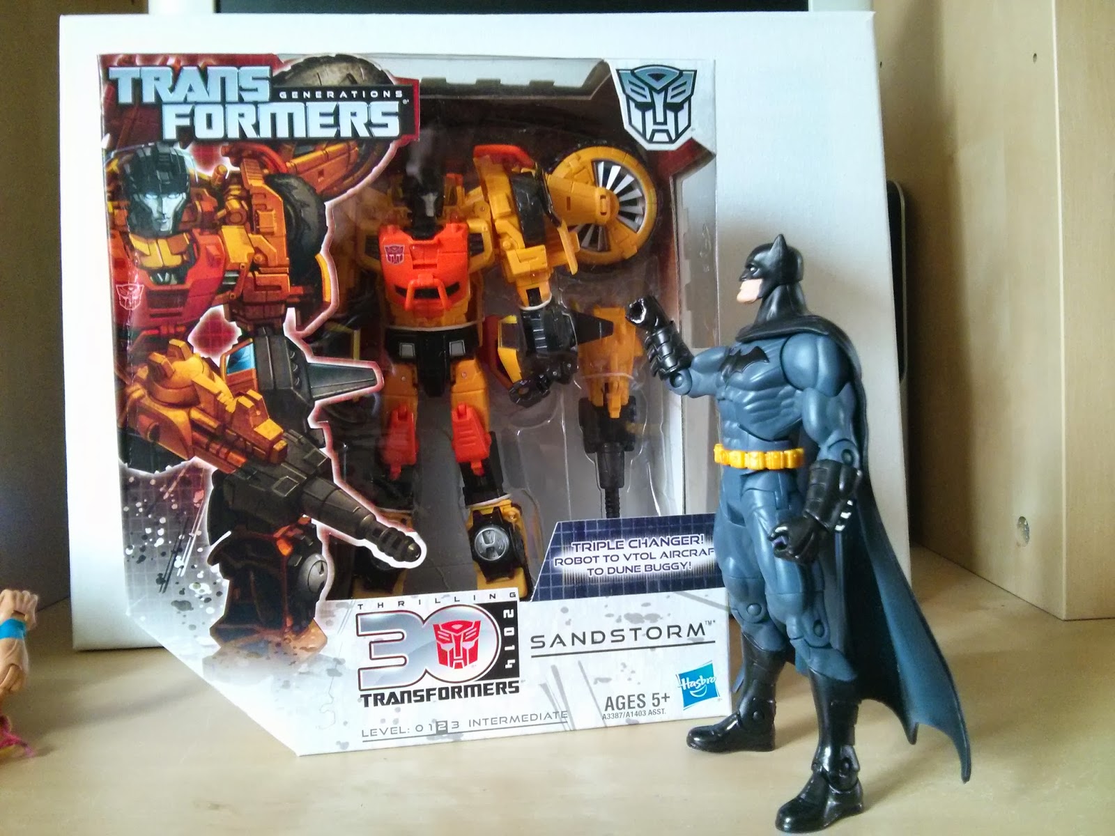 Transformers Generations Voyager Sandstorm Review - Robot Kit Toys