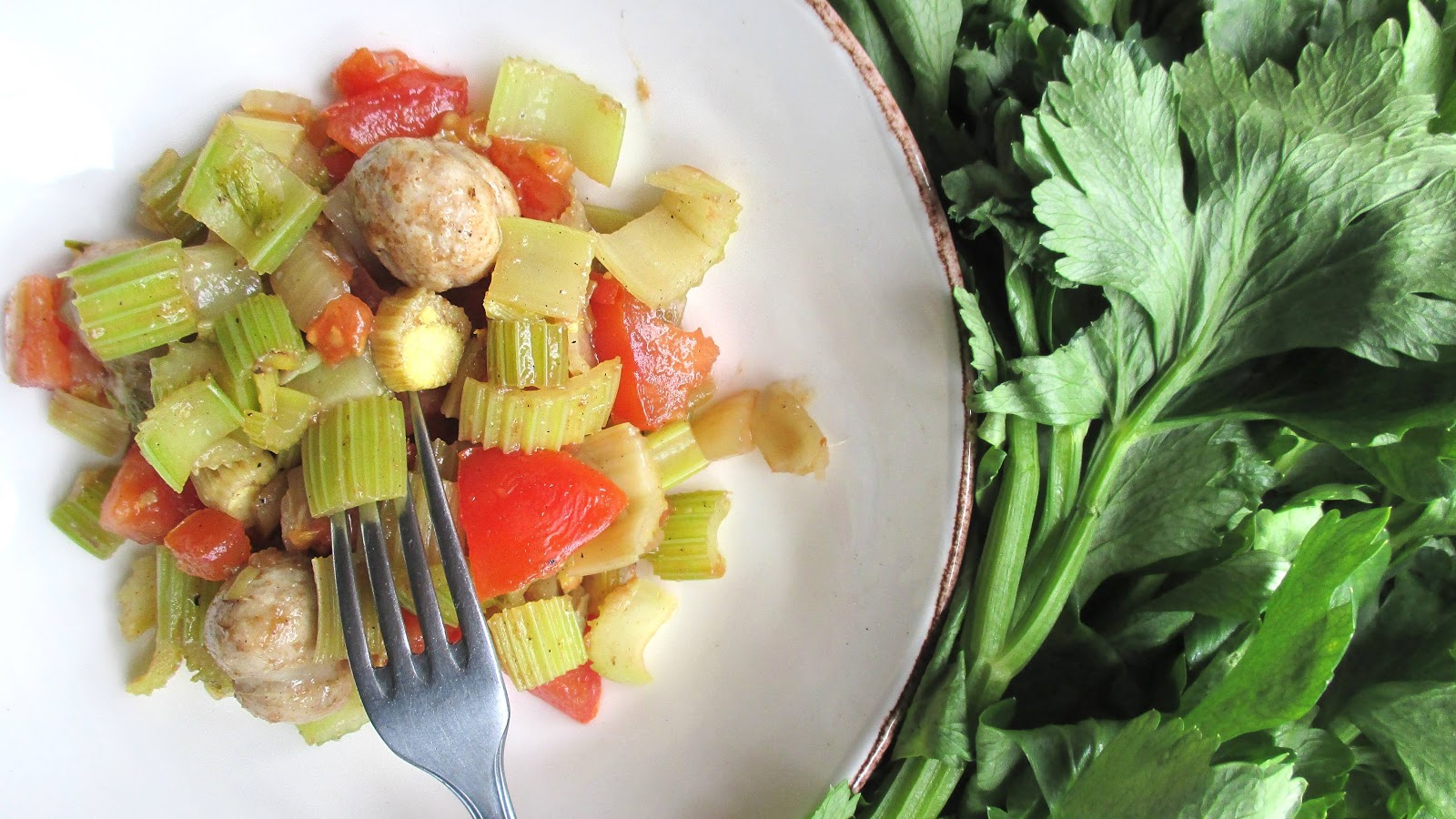 Moois van ' M(i)e': Recept: selder met tomaat en gehakt ... in de wok