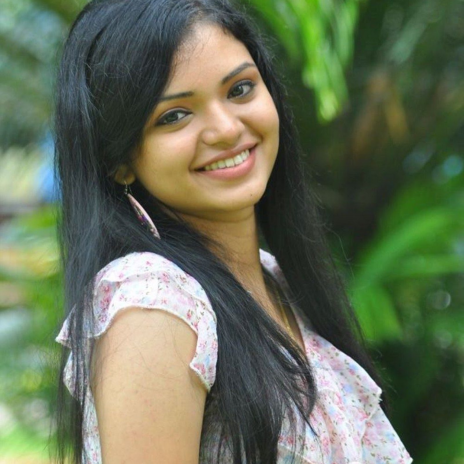 Actress Supraja Appears in Exclusive Photoshoot Stills - Sareejem ...