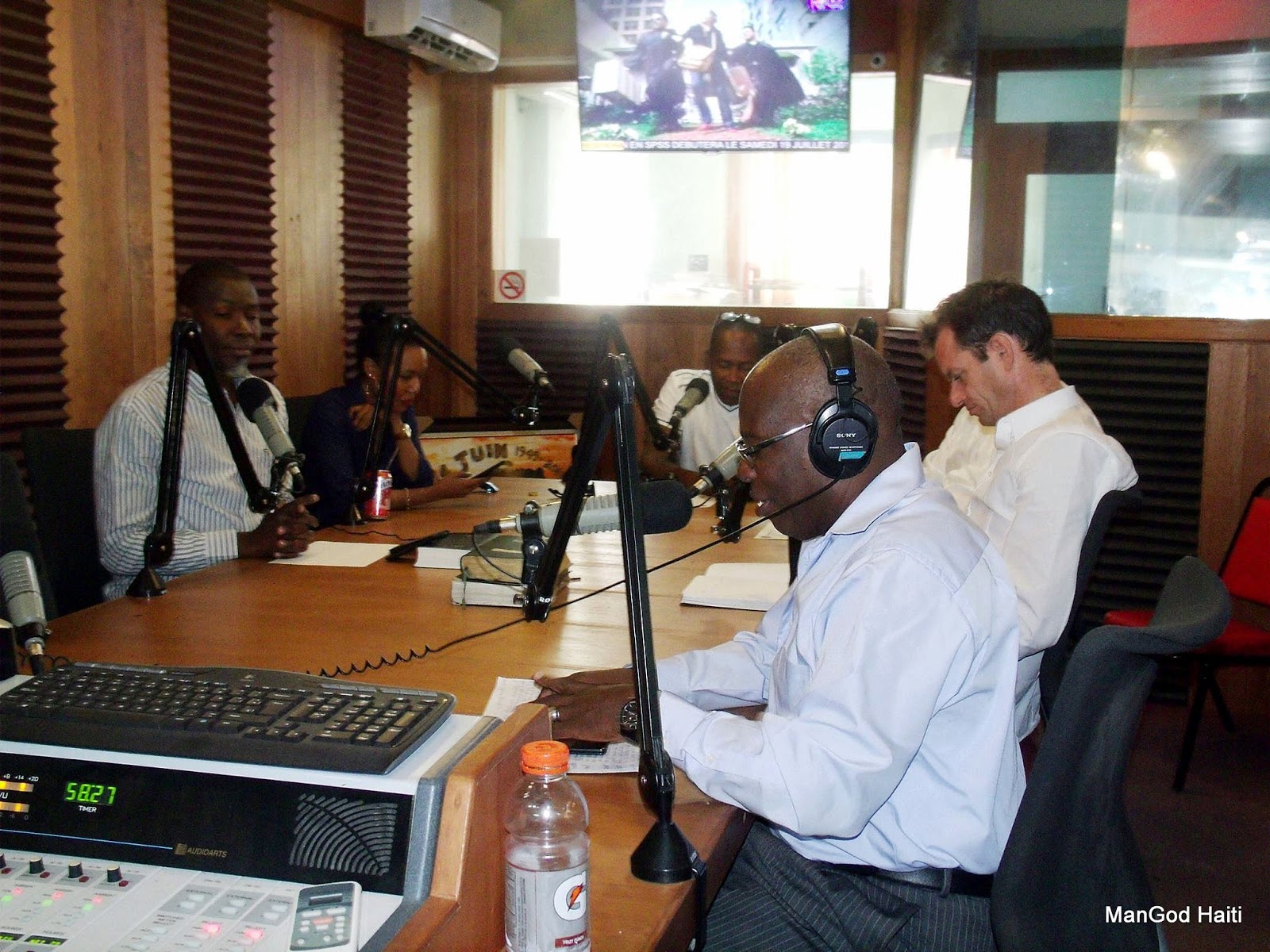 Maarten Boute le PDG de la Digicel invité a l`émission matin Caraïbes ...