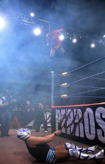 LOS ESPECTACULARES DE LA LUCHA LIBRE: El strong style y lucha extrema ...