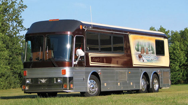 The Greyhound Group: Willie Nelson's Eagle Tour Bus