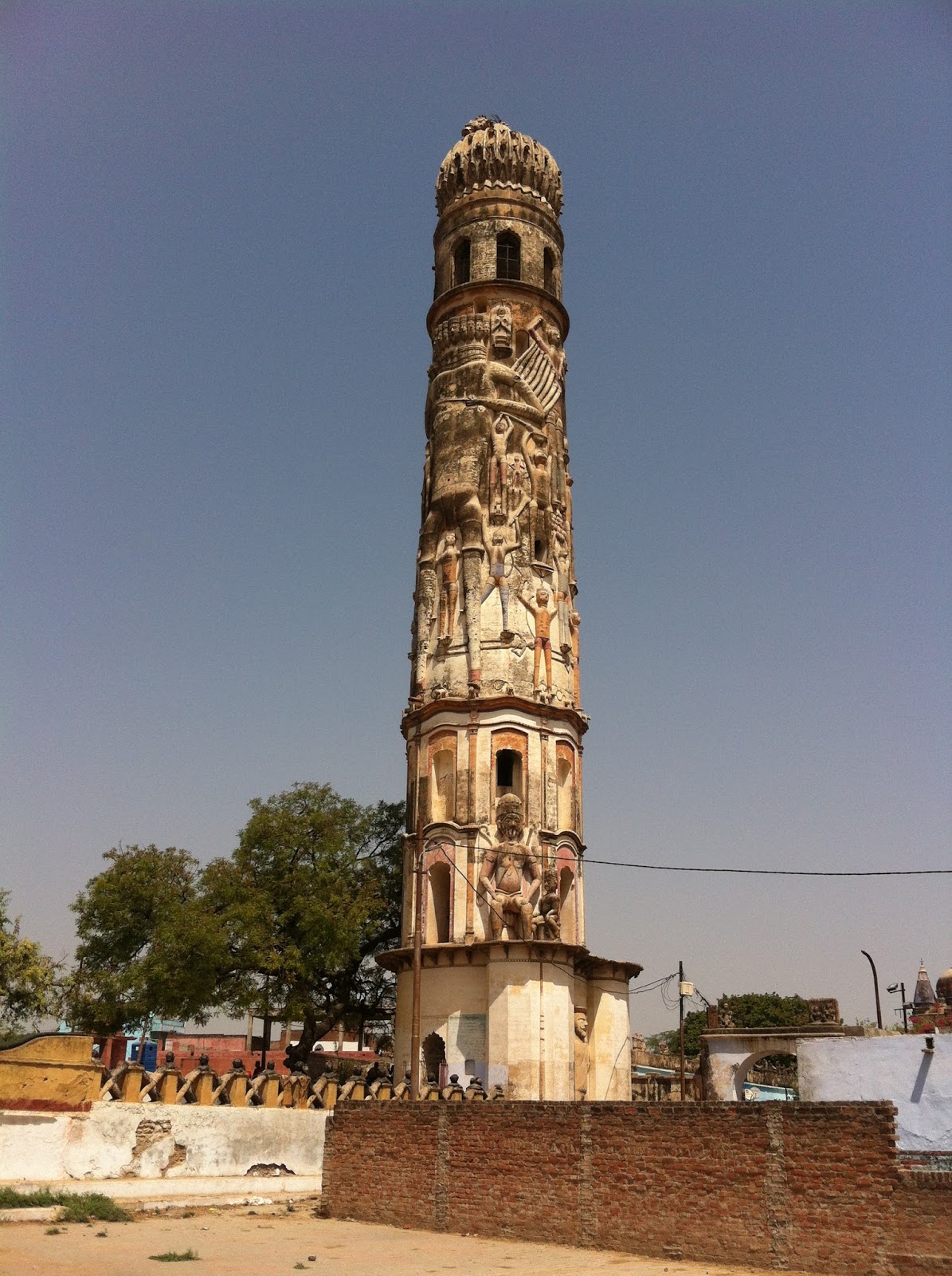 Spark-Plug/Jaywalker72: Motorcycling to Kalpi and Fort of Beri Hamirpur