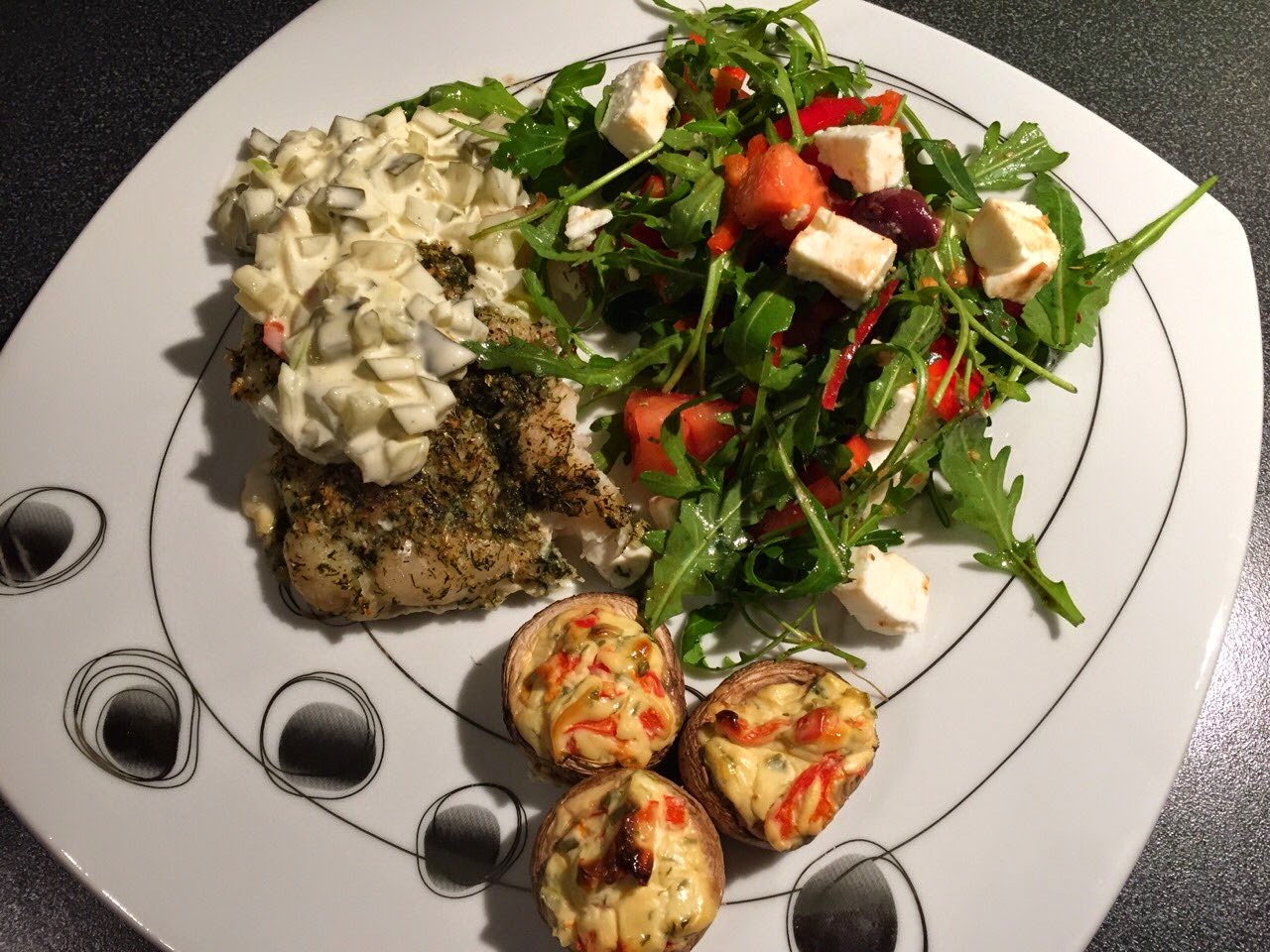 Mõmmiku isutekitaja: Küpsetatud tursk ja toorjuustutäidisega šampinjonid